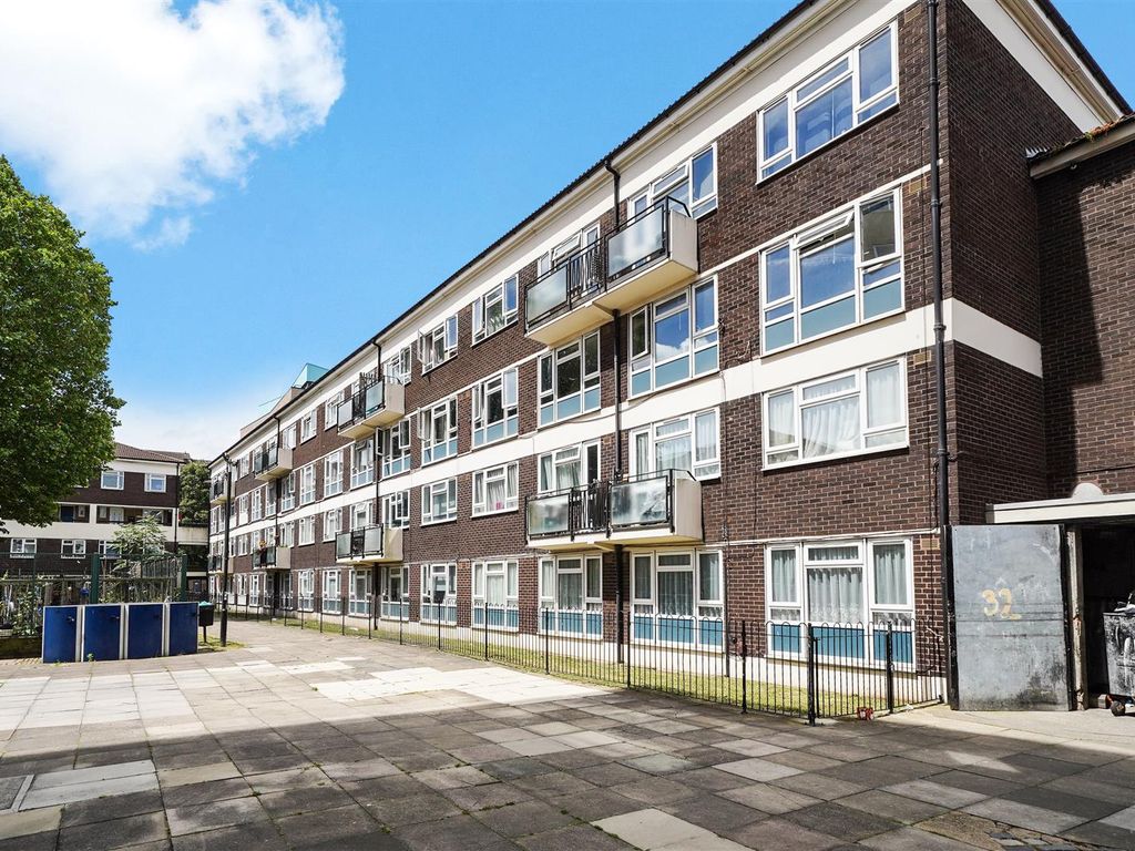 4 bed flat for sale in Trellis Square, London E3, £500,000 - Zoopla