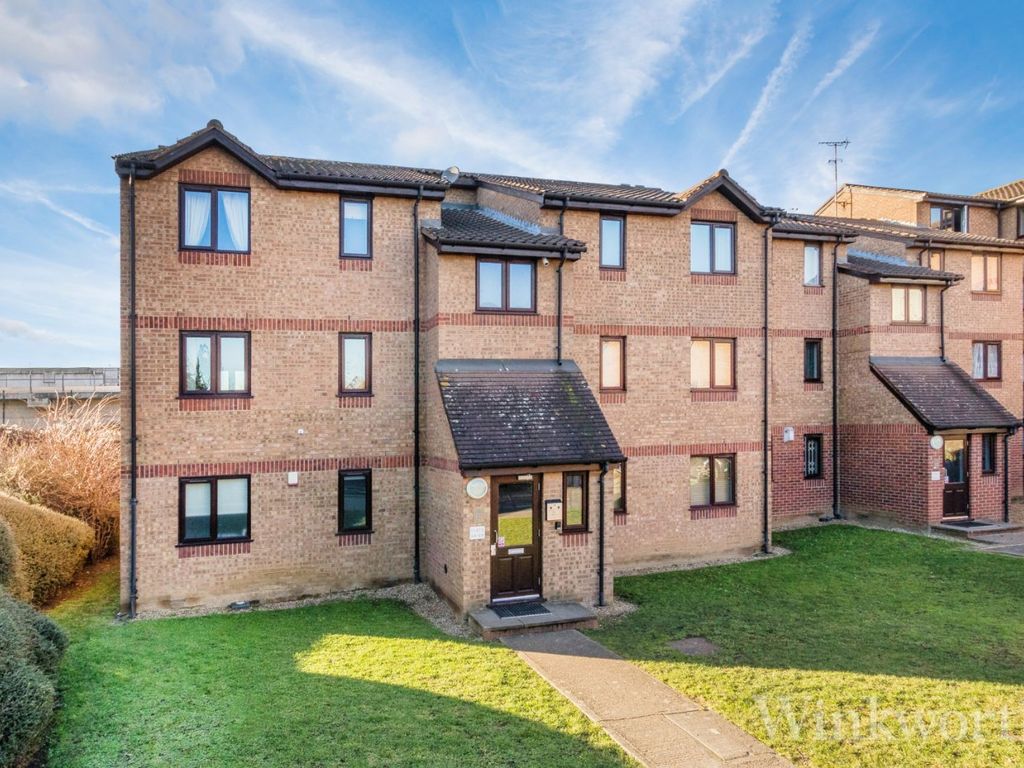 2 bed flat to rent in Bridge Meadows, London SE14 - Zoopla