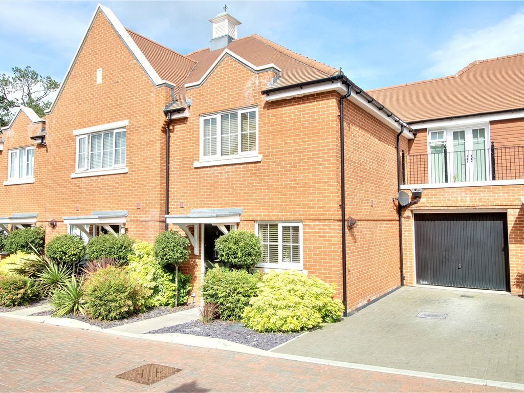 3 Bed Terraced House For Sale In Swallowtail Grove Frimley Surrey