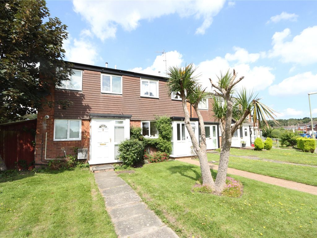 2 Bed End Terrace House To Rent In Pinewood Park Farnborough