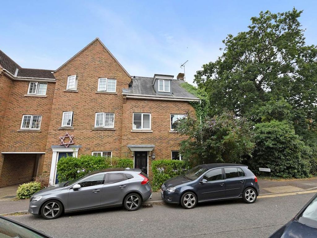 5 Bed Town House For Sale In Bradford Drive Colchester Co4 £400 000