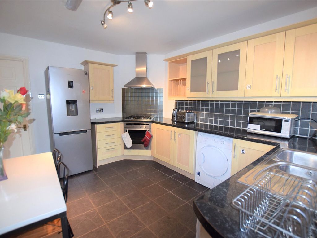 4 bed terraced house to rent in Victoria Court, Bicester, Oxfordshire ...
