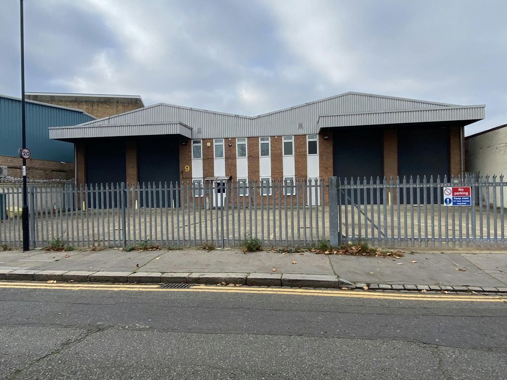 Light industrial to let in 19 Progress Way, Croydon CR0, £245,000 pa ...