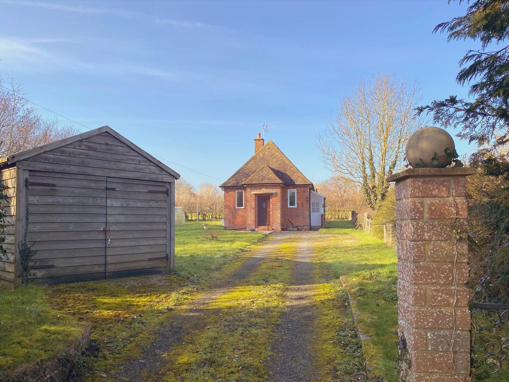 3 bed bungalow for sale in Upper Froyle, Alton, Hampshire GU34 - Zoopla