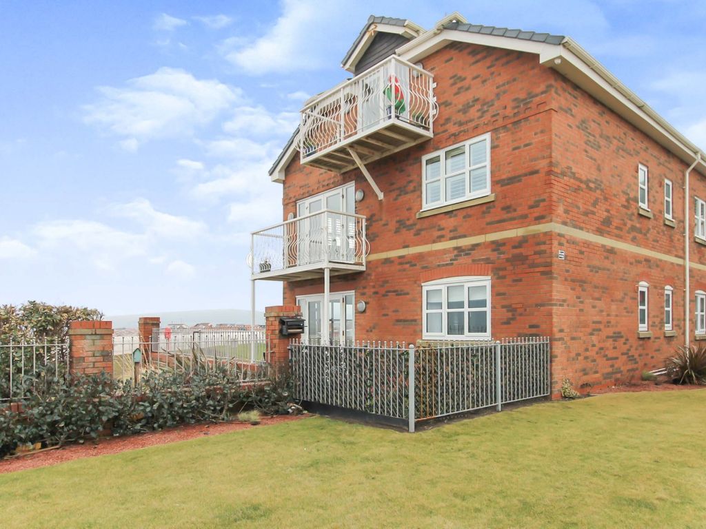 2 bed flat for sale in Hilton Drive, Rhyl LL18 - Zoopla
