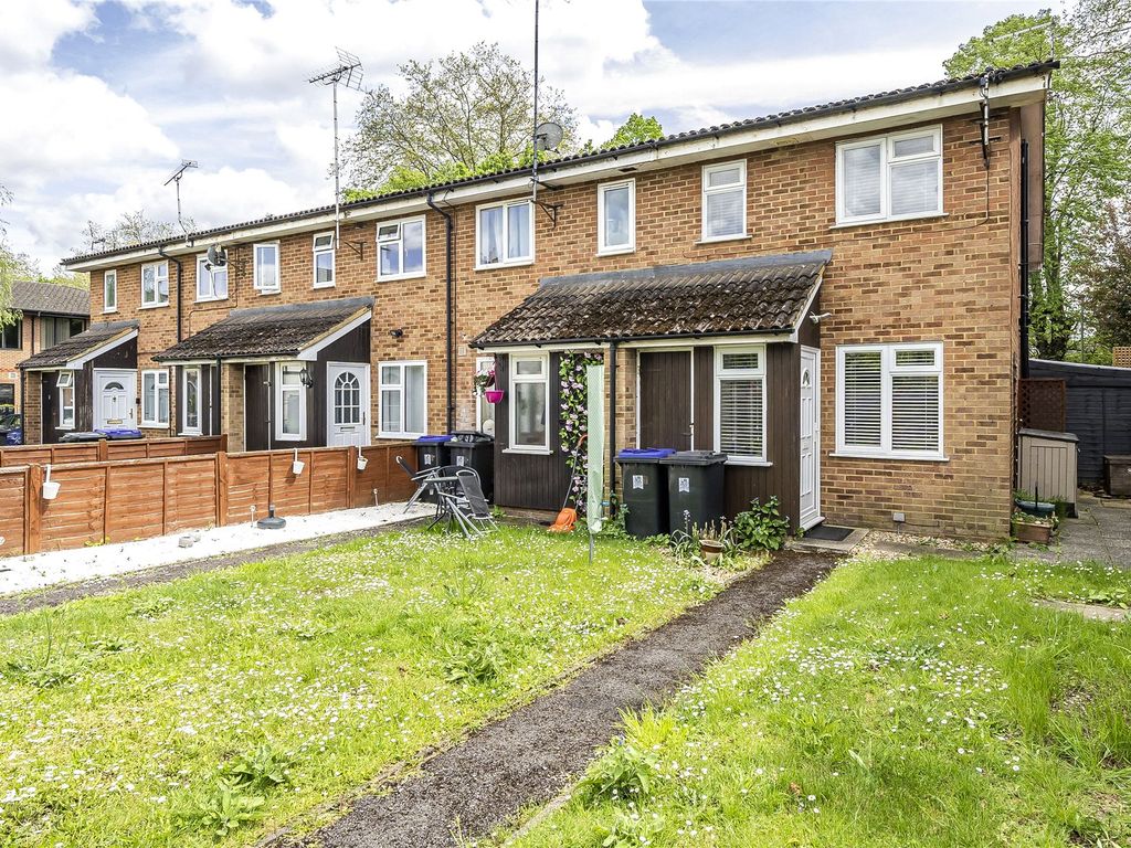 1 Bed End Terrace House For Sale In Maybury Road Woking Surrey Gu21