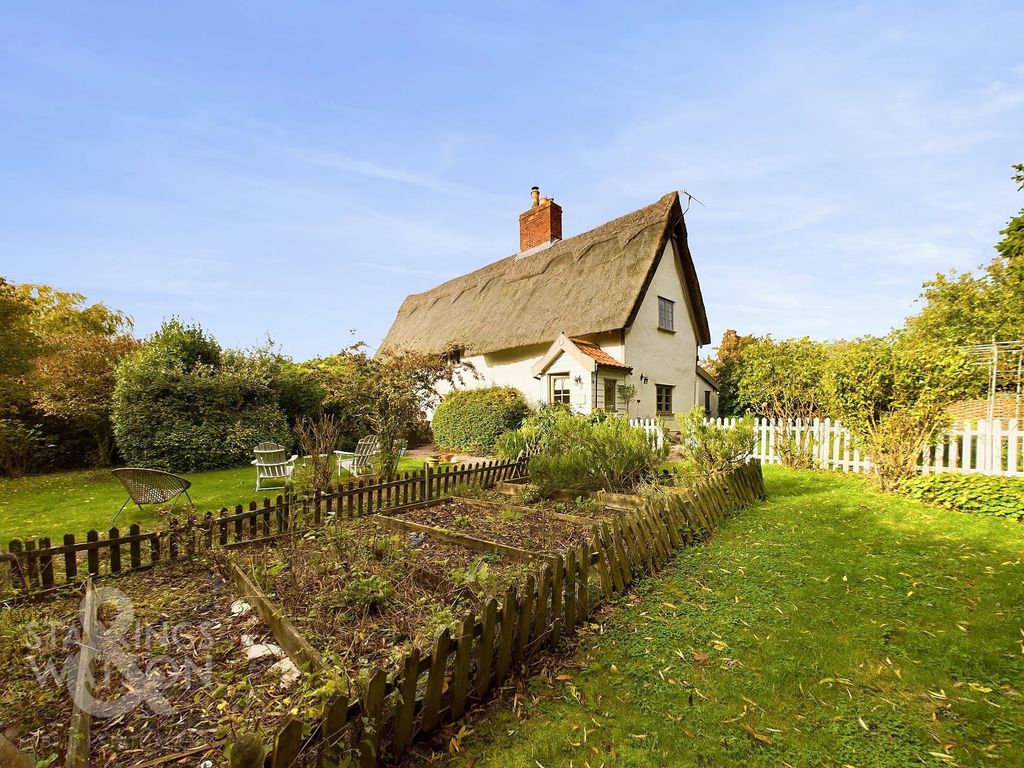 3 bed detached house for sale in Reading Green, Hoxne, Eye IP21, £ ...