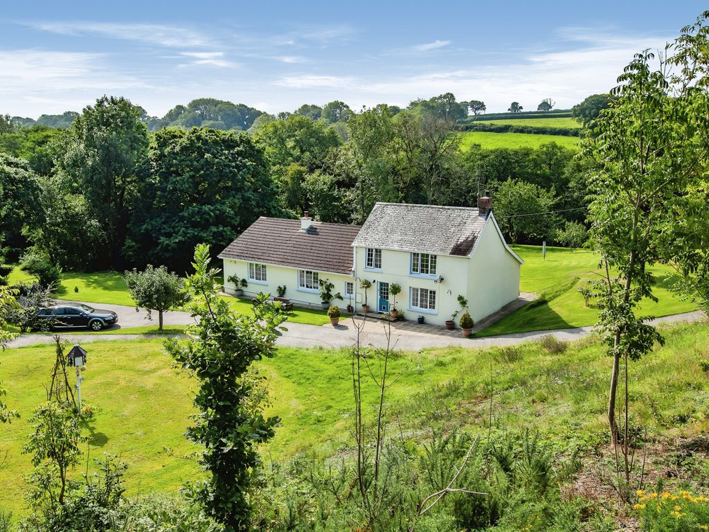 7 Bed Detached House For Sale In New Moat Clarbeston Road Sa63 £