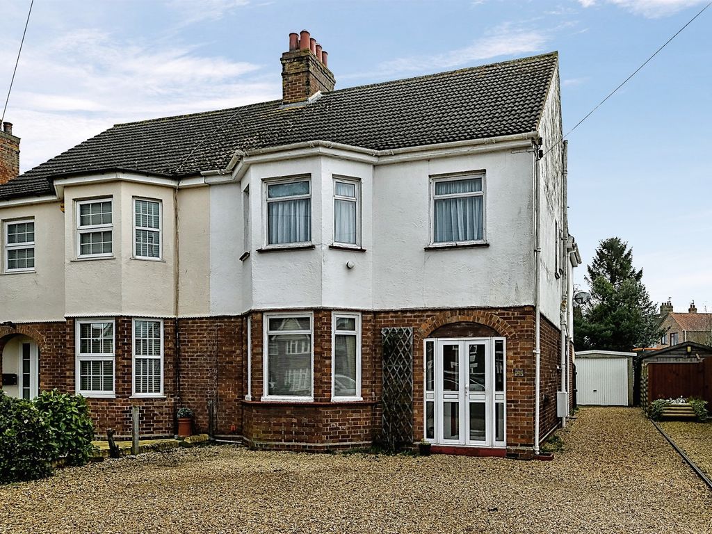 4 Bed Semi Detached House For Sale In Wootton Road Gaywood Kings