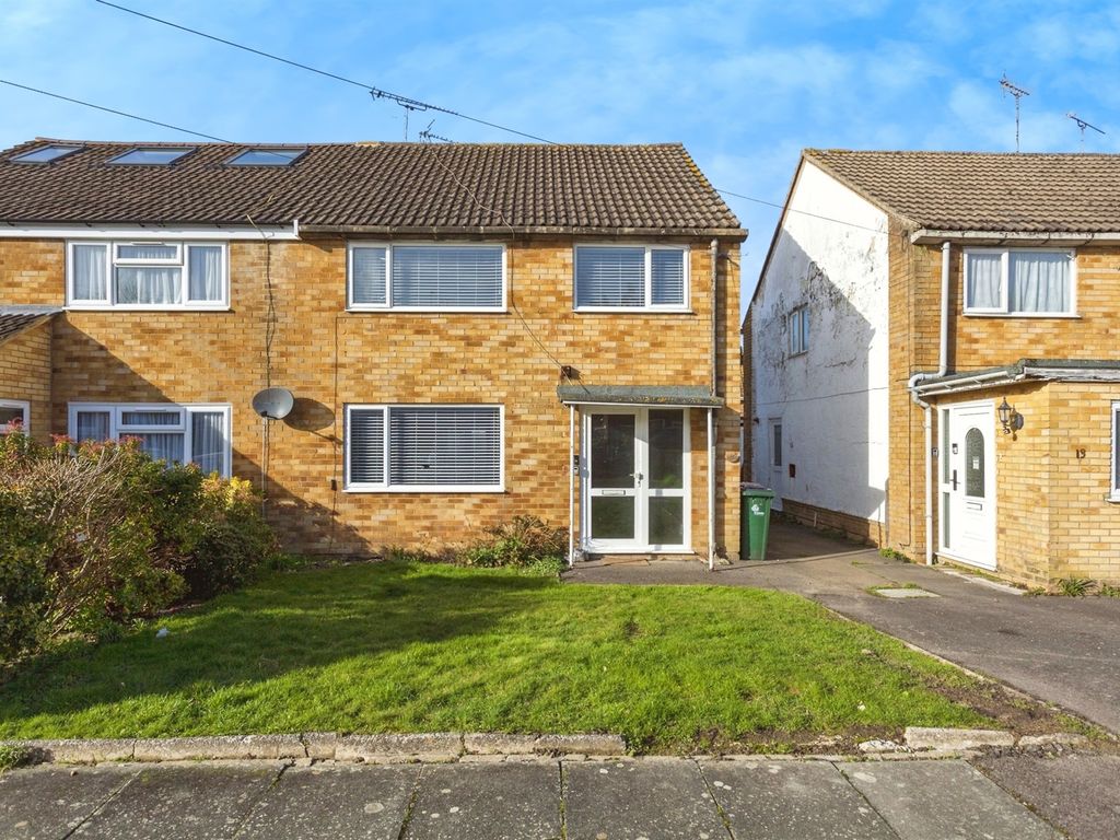3 Bed Semi Detached House For Sale In Burlands Crawley Rh11 £425 000