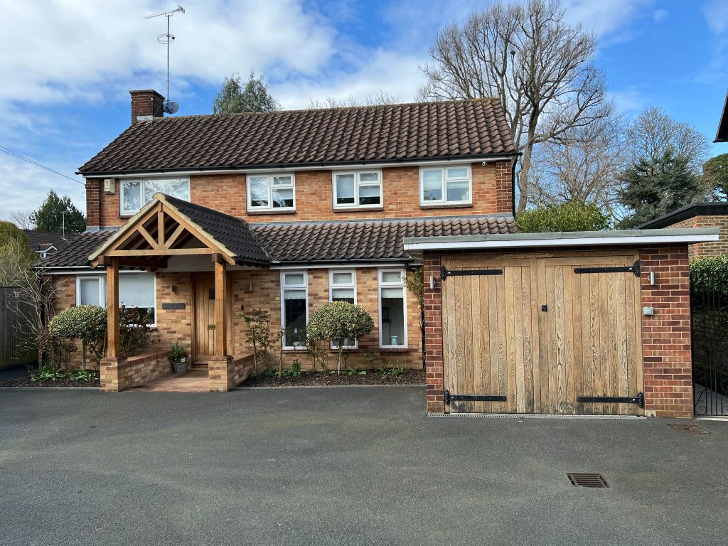 4 bed detached house for sale in Wimblehurst Road, Horsham RH12, £ ...