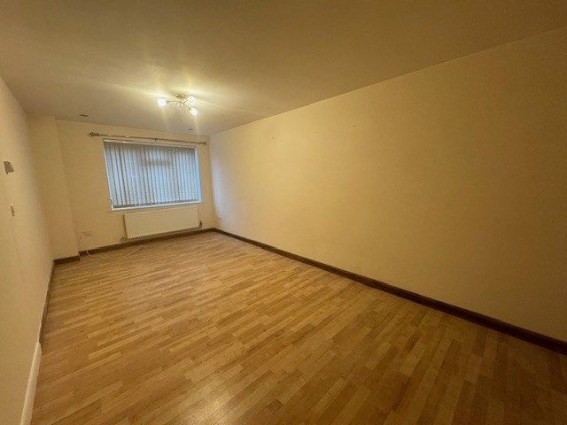 Room to rent in Littlebrook Avenue, Burnham, Berkshire SL2, £650 pcm ...