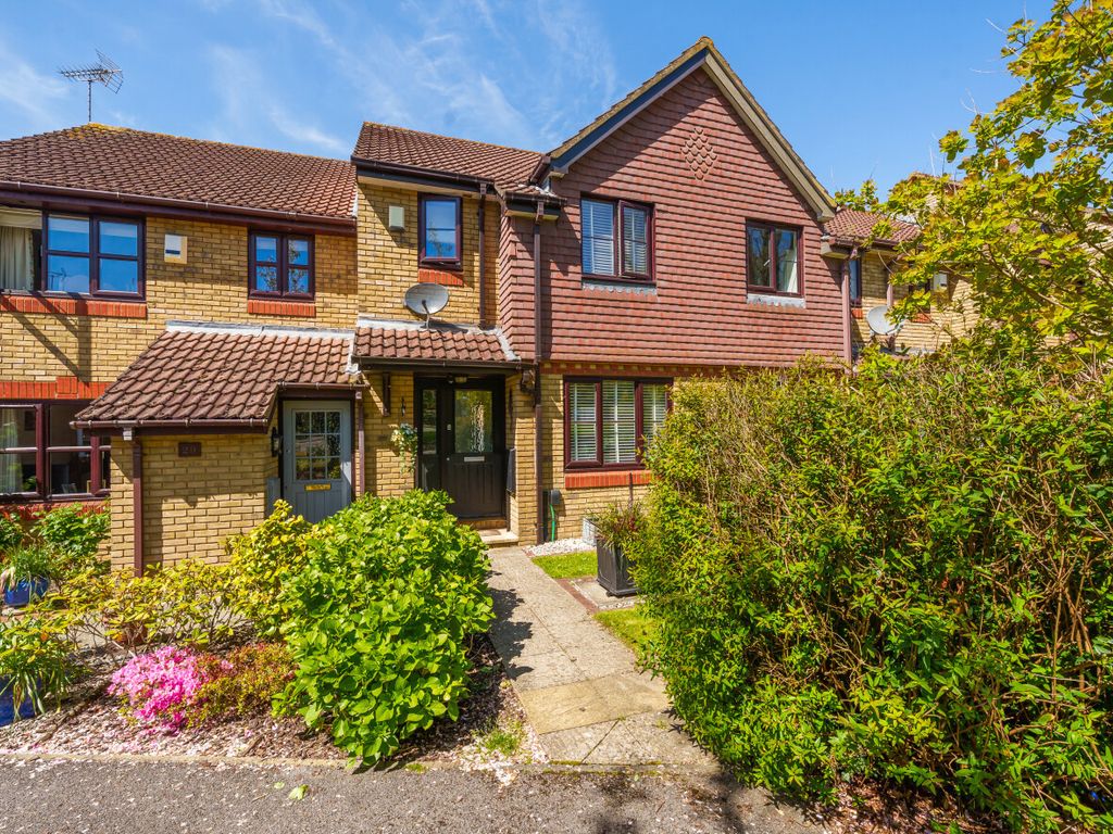 2 Bed Terraced House For Sale In Twycross Road Wokingham Berkshire