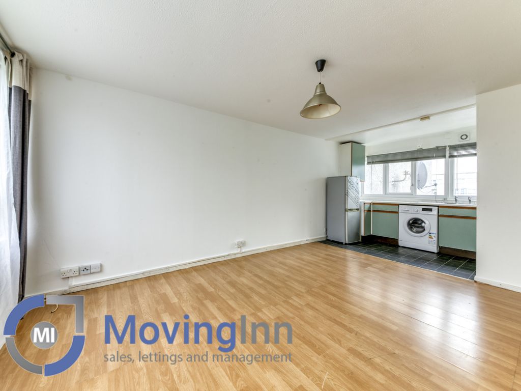 1 bed flat to rent in Lindsey Close, Mitcham, Surrey CR4, £1,200 pcm - Zoopla