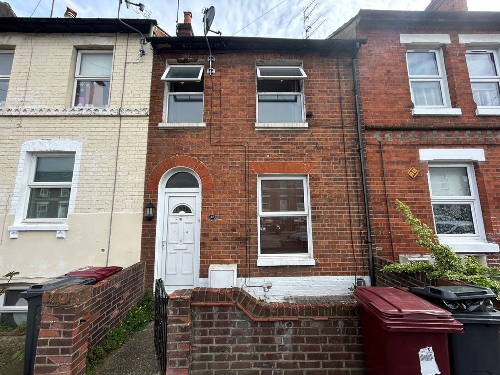 4 bed terraced house to rent in Bedford Road, Reading, Berkshire RG1, £1,750 pcm - Zoopla