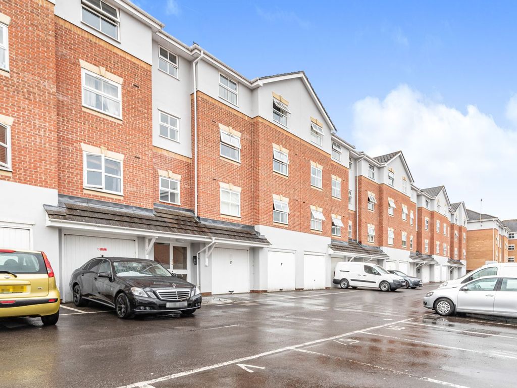 2 bed flat for sale in Elm Park, Reading RG30 - Zoopla