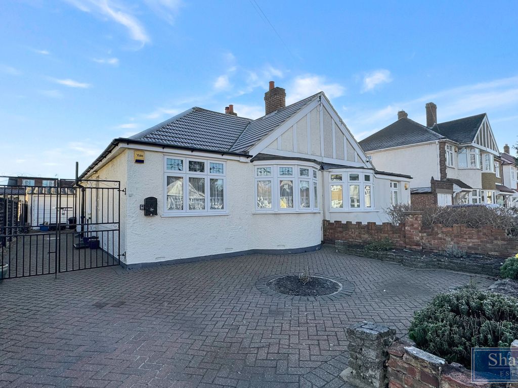 2 Bed Semi Detached Bungalow For Sale In Pembridge Avenue Twickenham