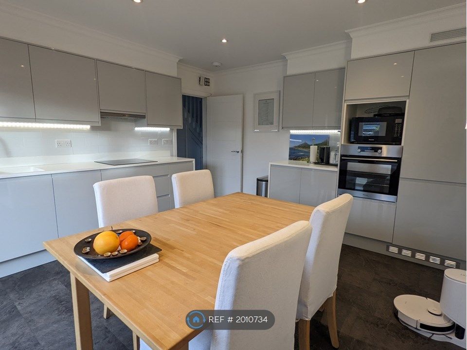 4 bed terraced house to rent in Queens Close, Cambridge CB22, £2,100 ...