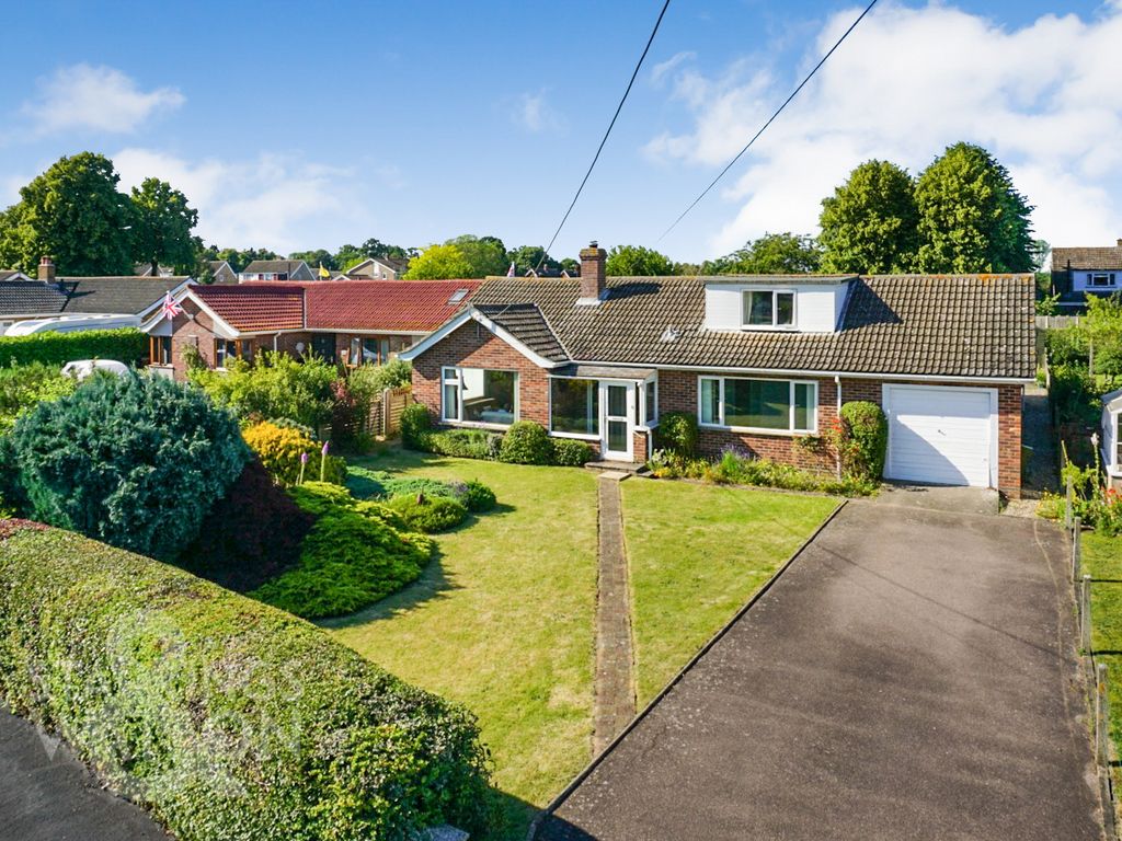 5 bed detached bungalow for sale in The Close, Roydon, Diss IP22, £ ...