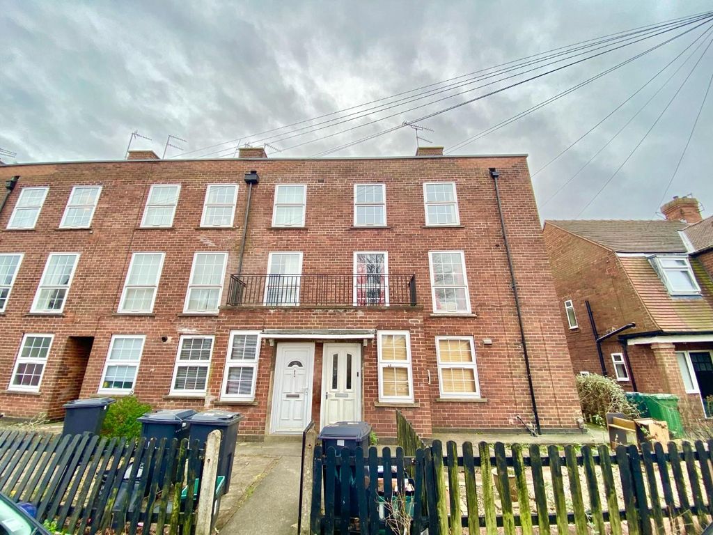 4 bed flat to rent in Alne Terrace, York YO10, £2,254 pcm - Zoopla