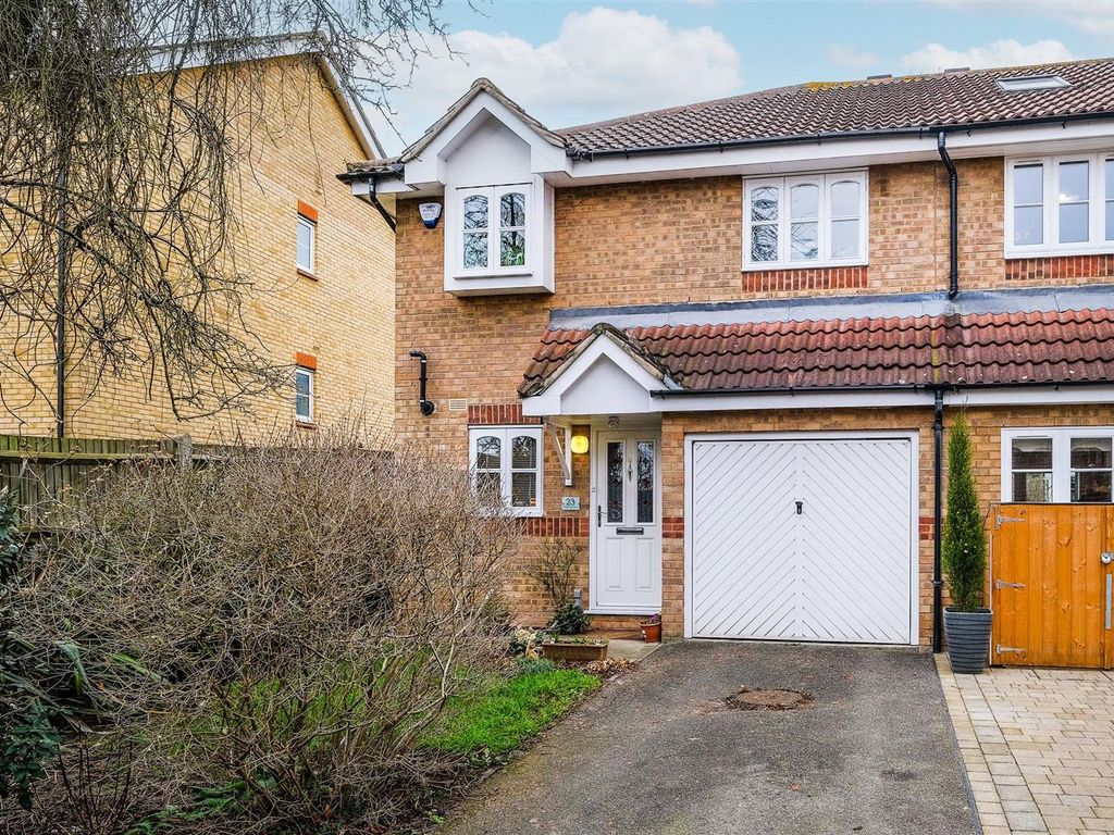 3 bed end terrace house for sale in Fieldhouse Close, London E18 - Zoopla