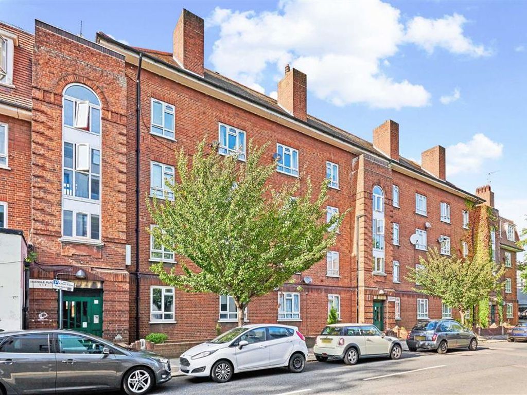 2 bed flat for sale in Triangle Place, London SW4, £450,000 - Zoopla