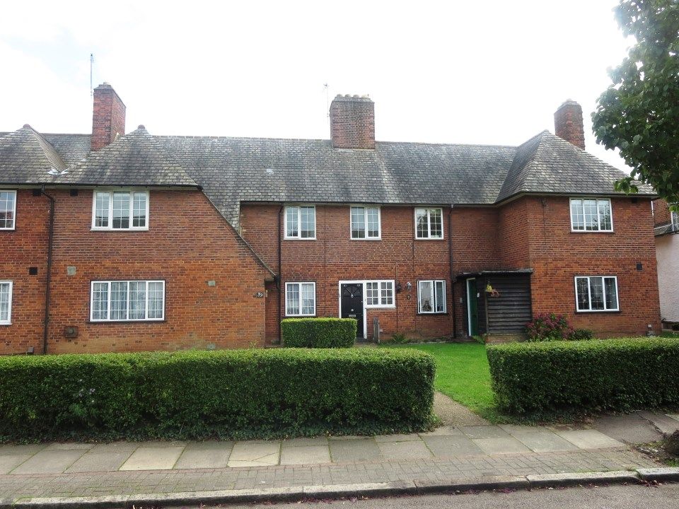 2 bed maisonette to rent in Roe Lane, London NW9, £1,800 pcm - Zoopla