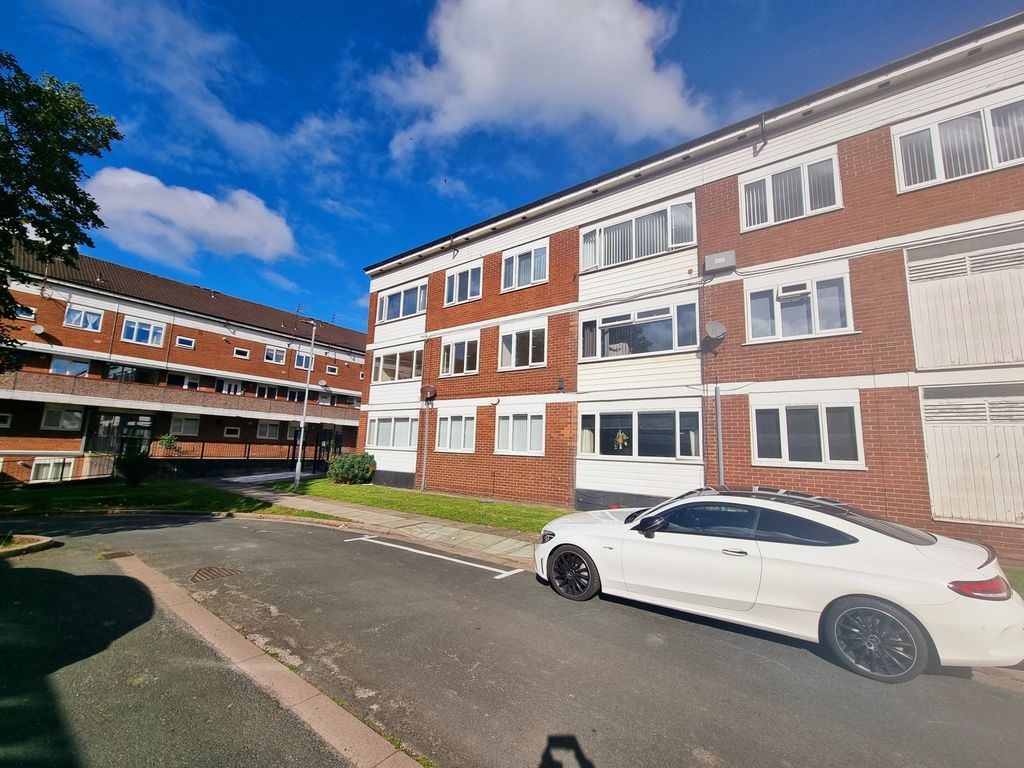 3 bed flat to rent in Beaconsfield, Prescot L34, £850 pcm - Zoopla