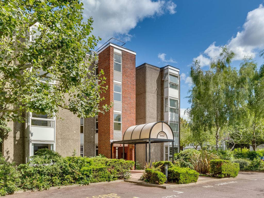 2 bed flat to rent in Grant Road, London SW11 - Zoopla