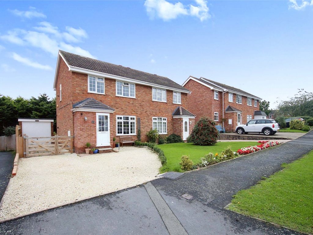 3 Bed Semi Detached House For Sale In Penfold Close Bishops Tachbrook
