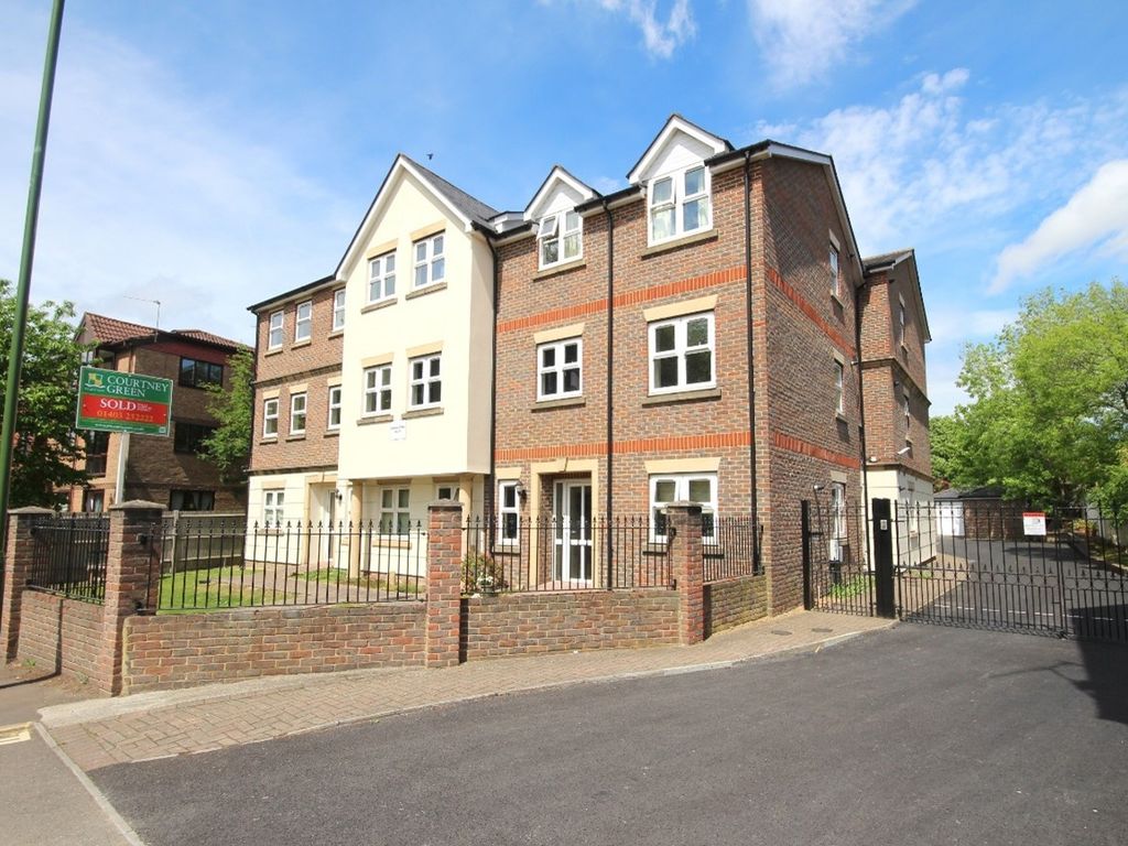 2 Bed Flat For Sale In Bridgestone Place Brighton Road Horsham West