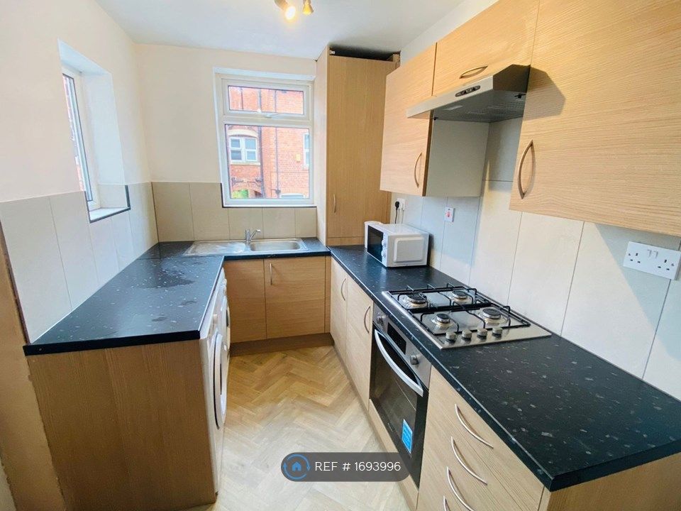Room to rent in Alberta Terrace, Nottingham NG7 - Zoopla