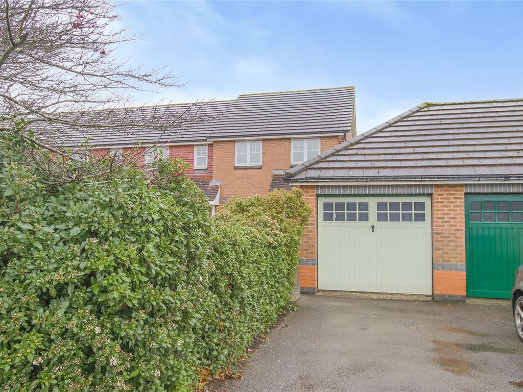 3 Bed End Terrace House For Sale In Roby Drive Bracknell Berkshire