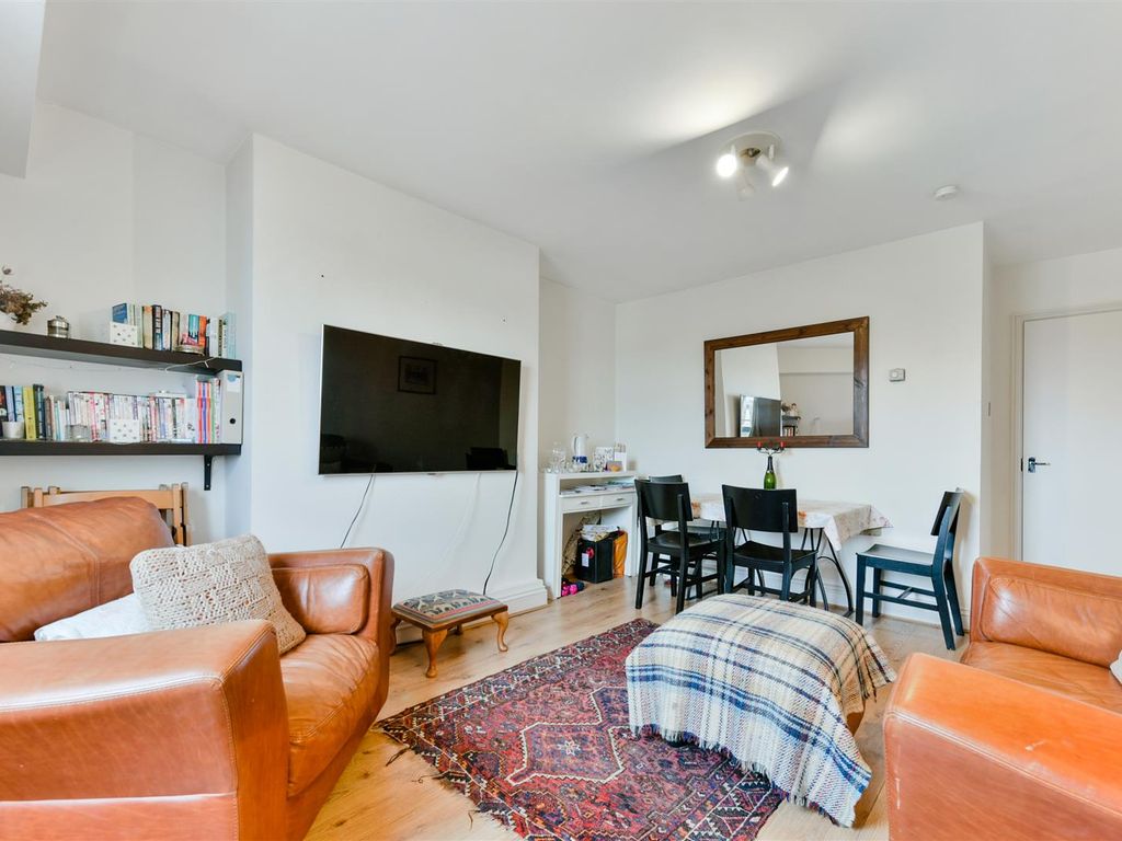 3 bed flat to rent in Voltaire Road, London SW4 - Zoopla