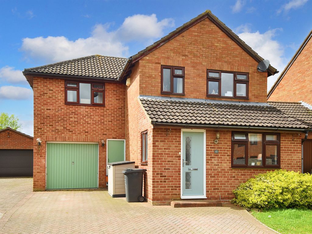 4 bed detached house for sale in Sandpiper Bridge, Swindon SN3, £ ...