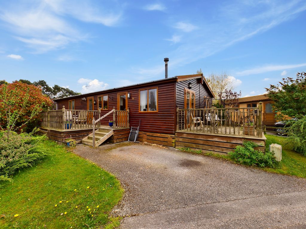 4 bed mobile/park home for sale in Hull Road, Wilberfoss, York YO41 ...