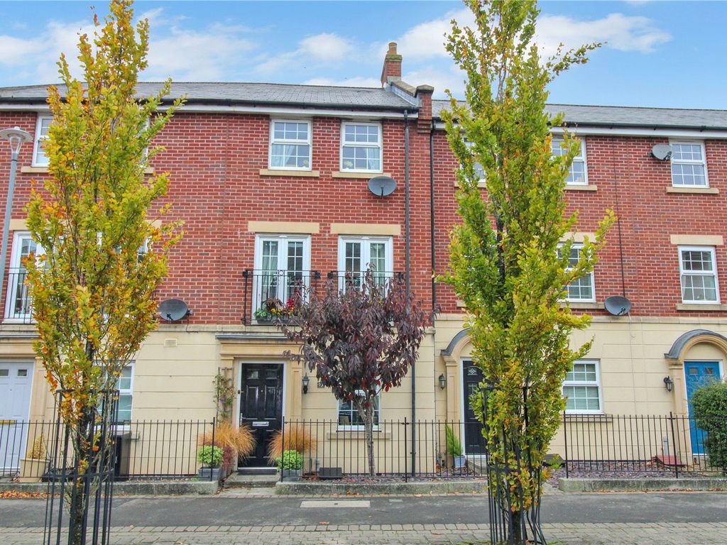 3 bed detached house for sale in Redhouse Way, Swindon, Wiltshire SN25 ...