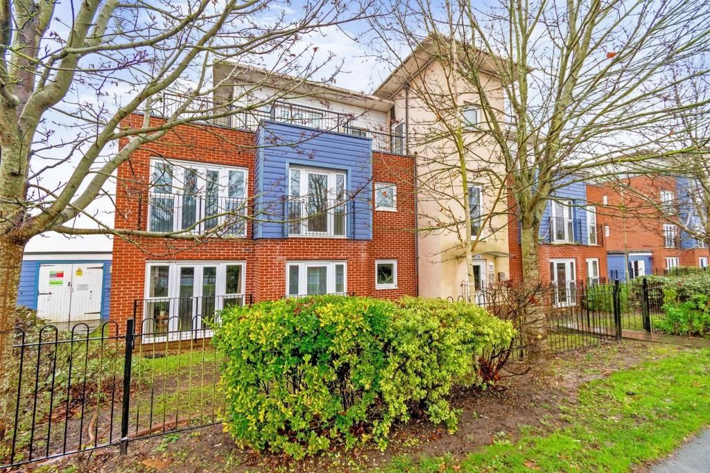 2 bed flat for sale in Alexander Square, Eastleigh SO50, £165,000 - Zoopla