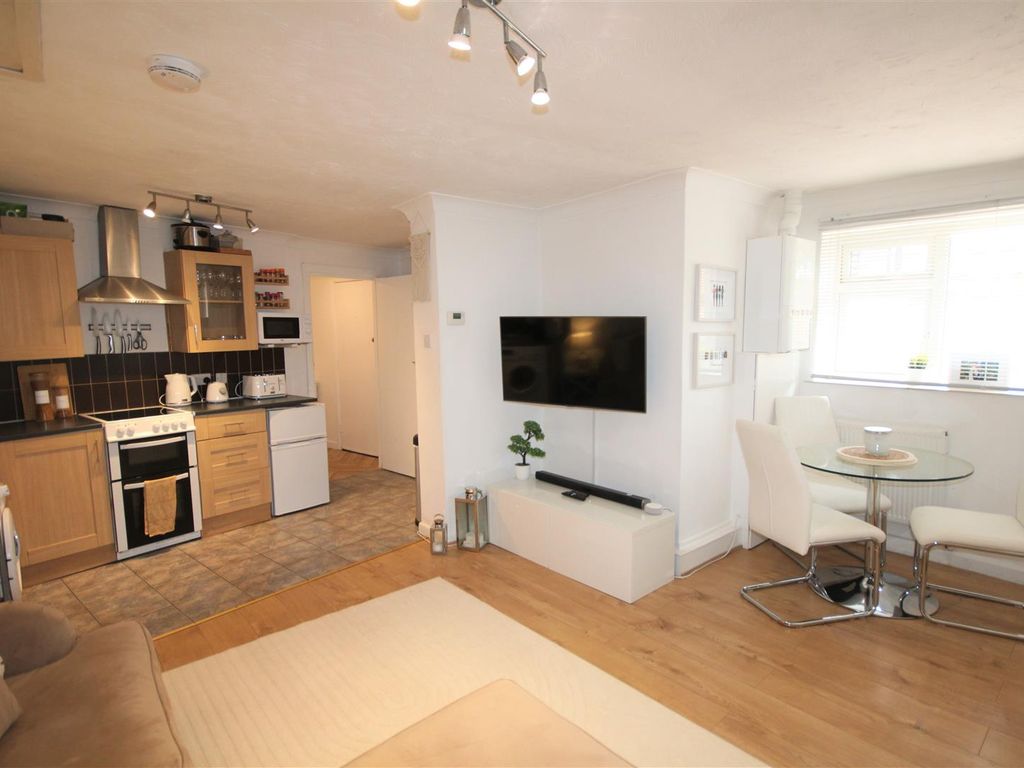 2 bed flat for sale in The Crescent, Boscombe, Bournemouth BH1 - Zoopla