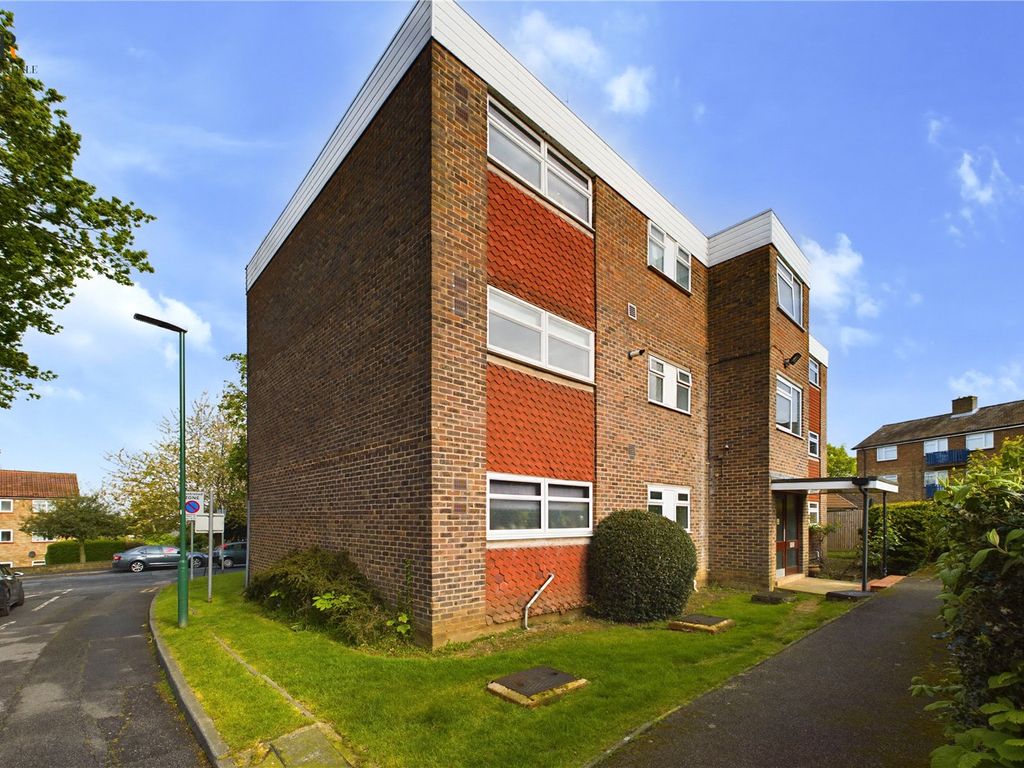 2 bed flat for sale in Glena Mount, Sutton SM1, £300,000 - Zoopla
