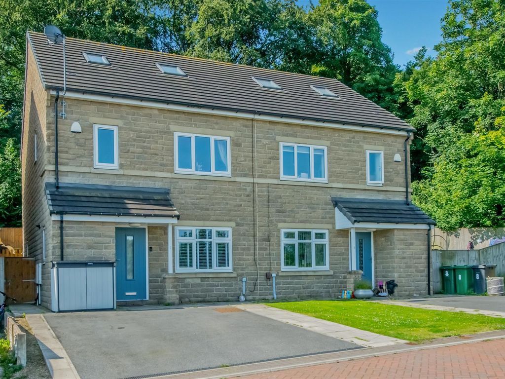4 bed semi-detached house for sale in Farnley Park View, Leeds LS12, £ ...
