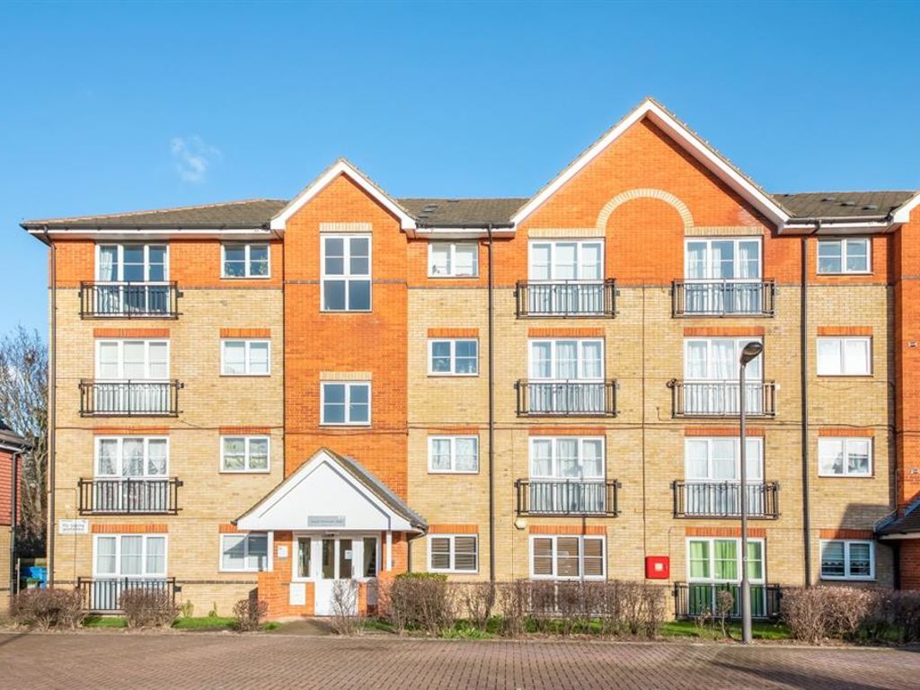 2 bed flat to rent in Joseph Hardcastle Close, London SE14 - Zoopla