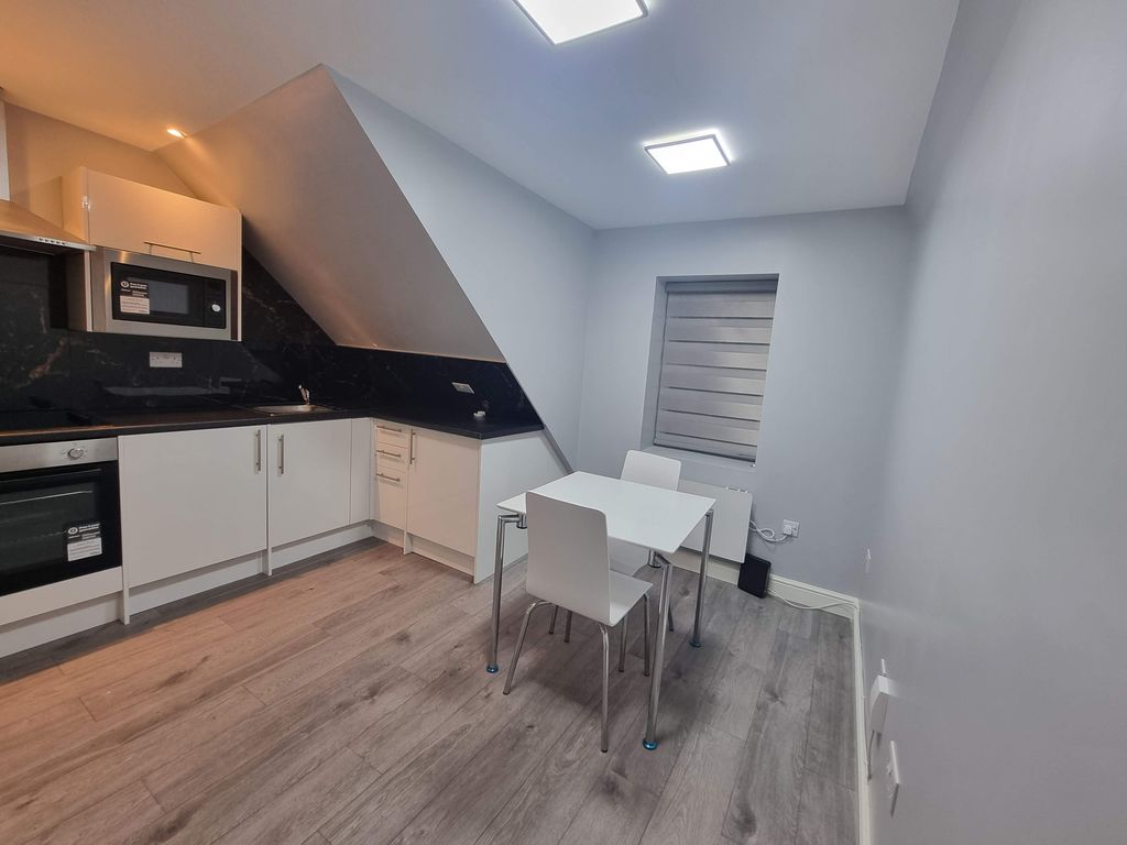 1 bed flat to rent in The Burroughs, London NW4, £1,200 pcm - Zoopla
