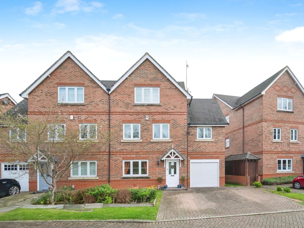 4 bed semi-detached house for sale in Summer Court, Sindlesham ...