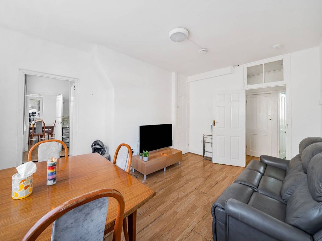 2 bed flat for sale in Kinglake Estate, Elephant And Castle, London ...