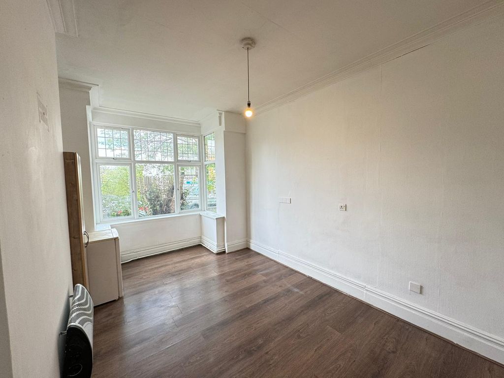 Room to rent in Sheen Lane, London SW14, £825 pcm - Zoopla