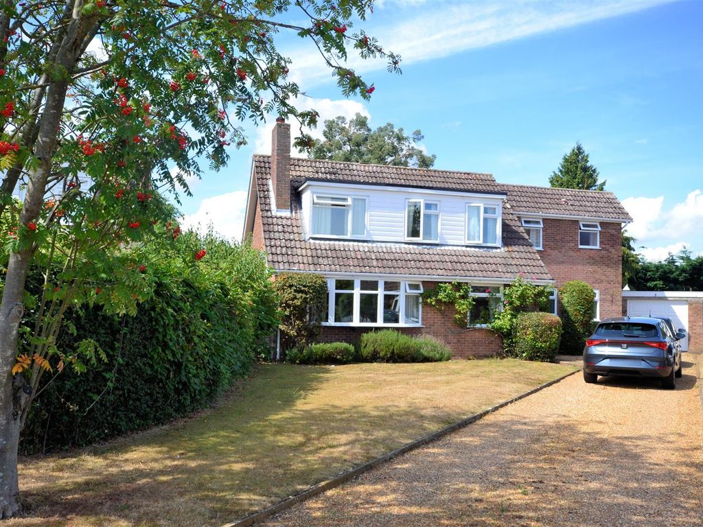 4 Bed Detached House For Sale In Kirkstone Grove South Wootton Kings