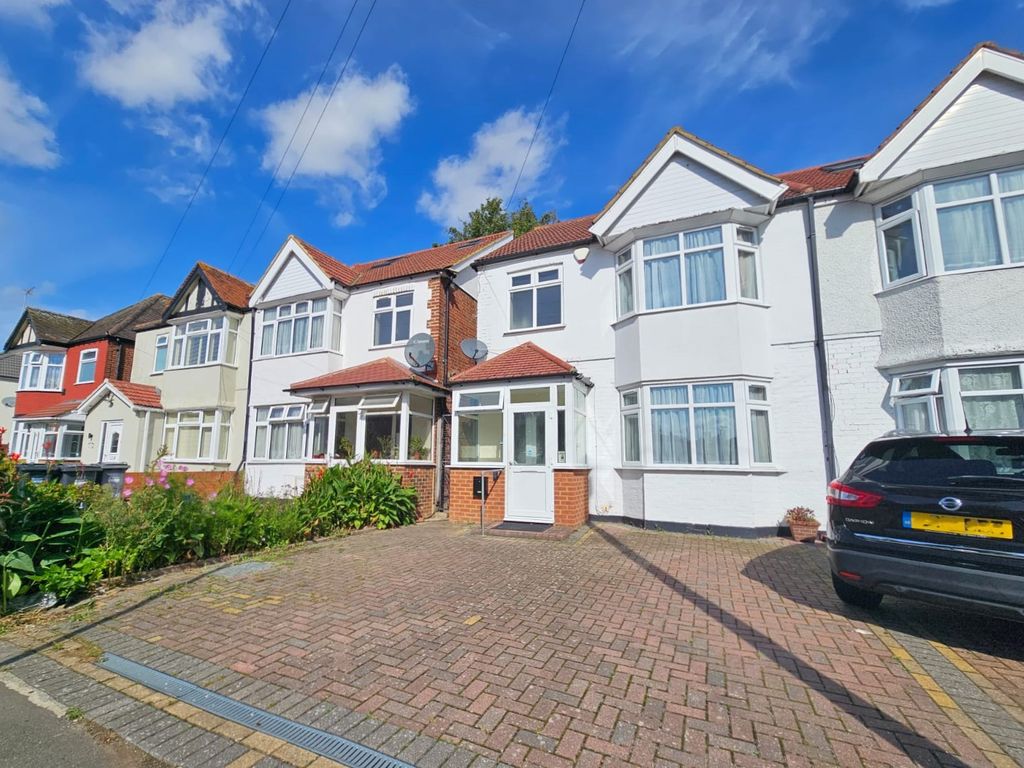 4 Bed Semi Detached House To Rent In Bulstrode Avenue Hounslow Tw3 £