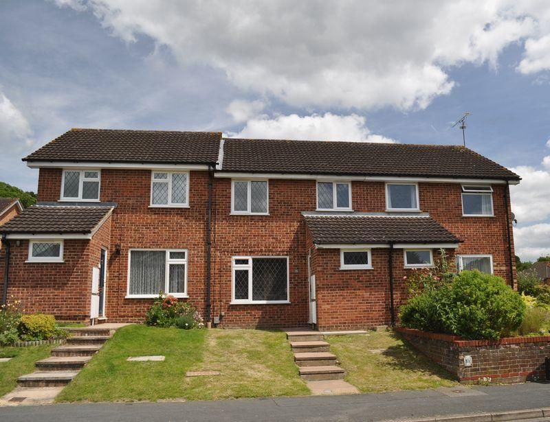 3 Bed Terraced House To Rent In Buckingham Way Frimley Camberley Gu16