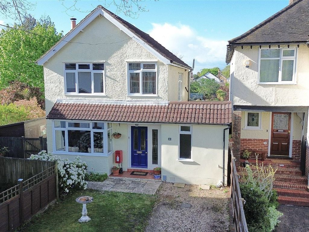 4 bed detached house for sale in Reading Road, Farnborough GU14, £ ...